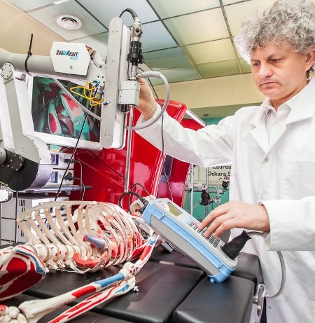 Researchers in Poland build cardiac surgery robots. | Electronics Weekly