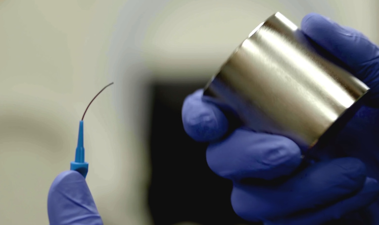 Picture of the Day: MIT's thread-like robot wends through vasculature ...