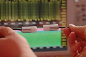 Short range 60GHz mmWave link replaces industrial connectors ...