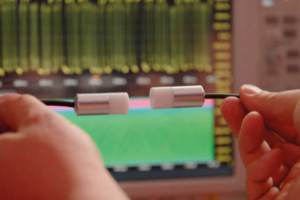 Short range 60GHz mmWave link replaces industrial connectors | Electronics Weekly