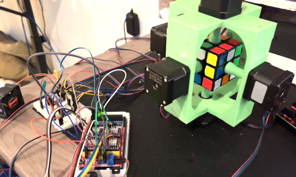 Arduino Mega Resolves Rubiks Cube In A Couple Of Seconds