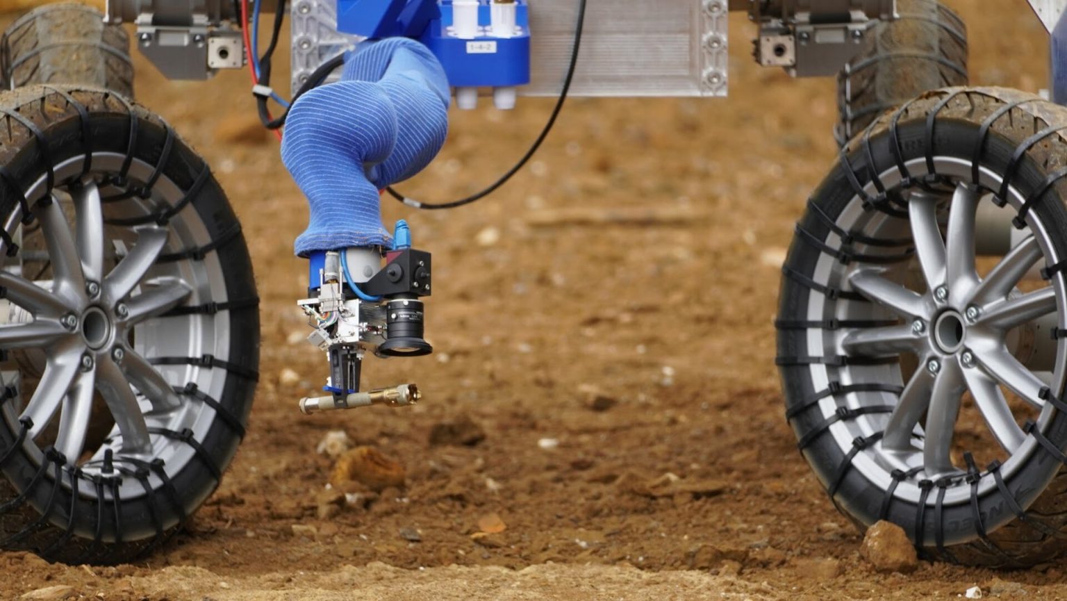 ESA wheeled robot preps Mars lightsabre collection | Electronics Weekly