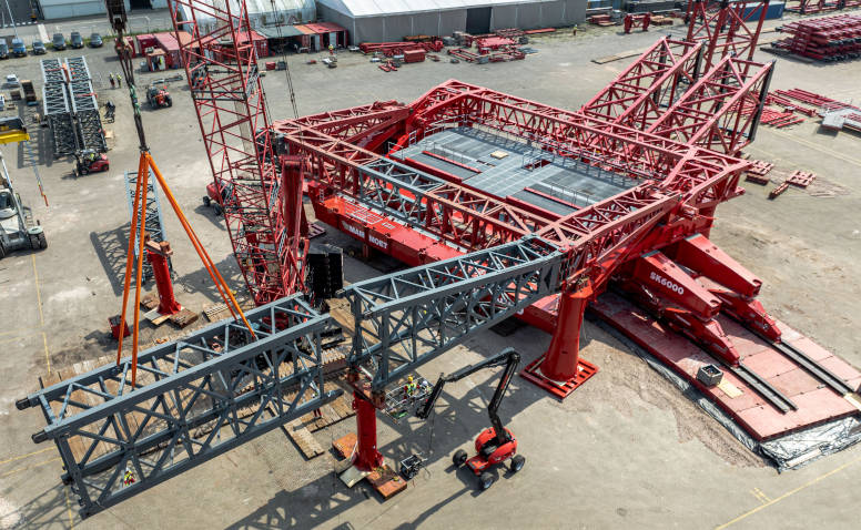 World’s biggest land-based crane | Electronics Weekly