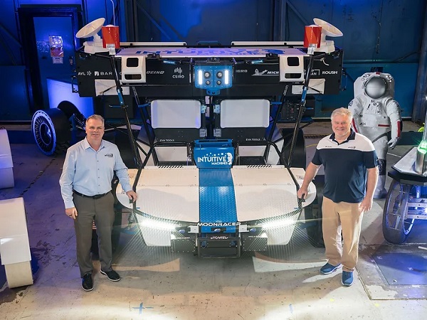 Moon RACER manoeuvres into position for lunar terrain