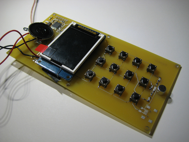 MIT student's DIY mobile phone | Electronics Weekly